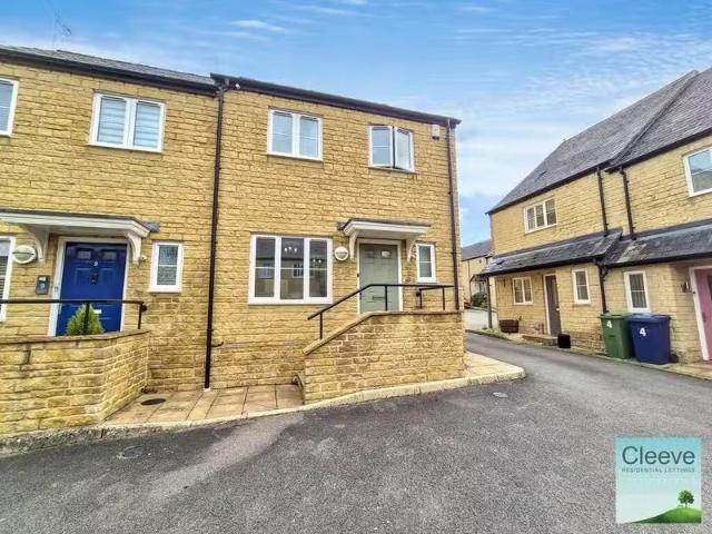 3 bedroom semi detached house for rent in Longwood Leys, Woodm.