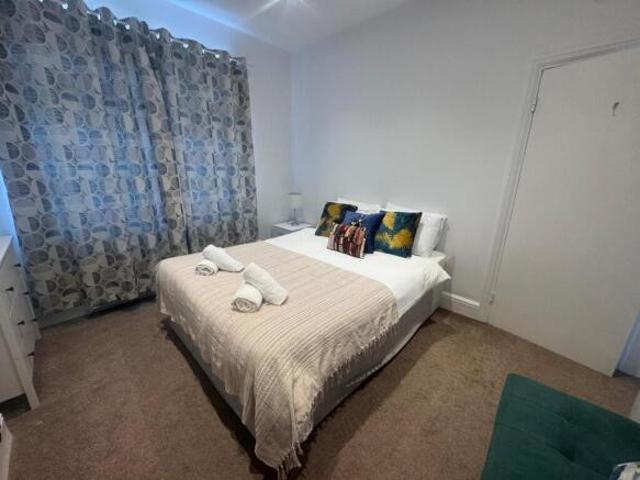 3 bedroom semi detached house for rent in Lonsdale Road, Southend On Sea, Essex, SS2