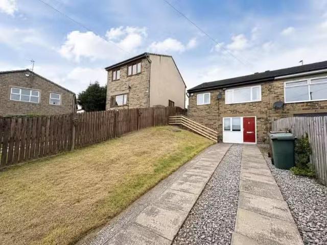 3 bedroom semi detached house for rent in Lodge Gate Close, De.