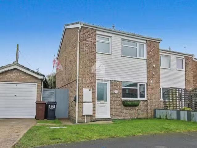 3 bedroom semi detached house for rent in Lucerne Road Elmstea.