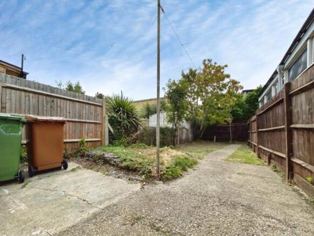 3 bedroom semi detached house for rent in Lucknow Road Paddock Wood TN12