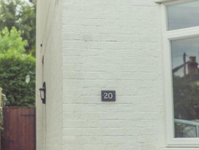 3 bedroom semi detached house for rent in Ludlow Road, Guildford, GU2