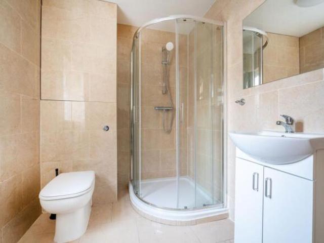 3 bedroom semi detached house for rent in Ludlow Road, Guildford, GU2
