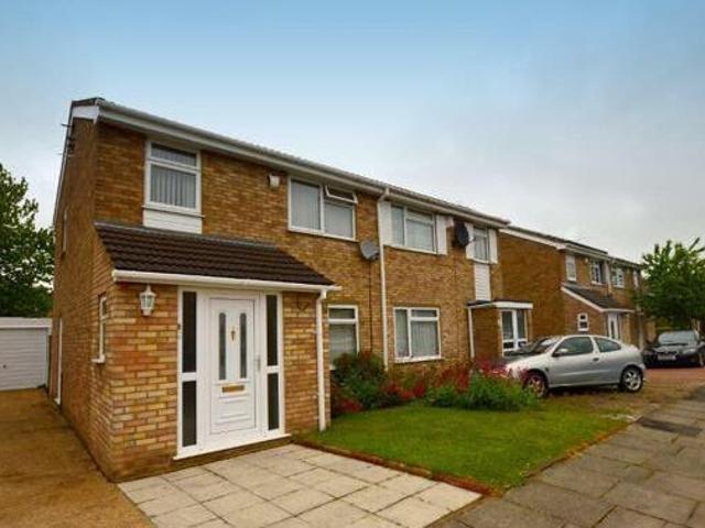 3 Bedroom Semi detached House For Rent In Luton