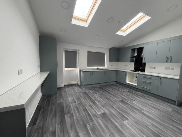 3 bedroom semi detached house for rent in Lynton Avenue, Claregate, Wolverhampton, WV6