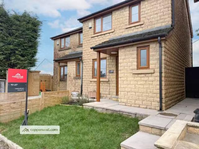 3 bedroom semi detached house for rent in Manchester Road, Bur.