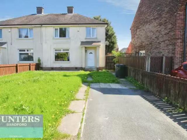 3 bedroom semi detached house for rent in Mandeville Crescent.