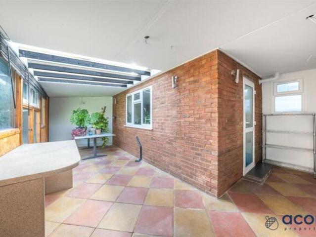 3 bedroom semi detached house for rent in Manor Way, Colindale, London, NW9