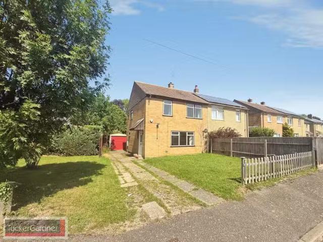 3 bedroom semi detached house for rent in Macaulay Avenue, Gre.