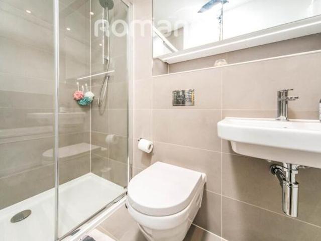 3 bedroom semi detached house for rent in Maine Street, Reading, RG2