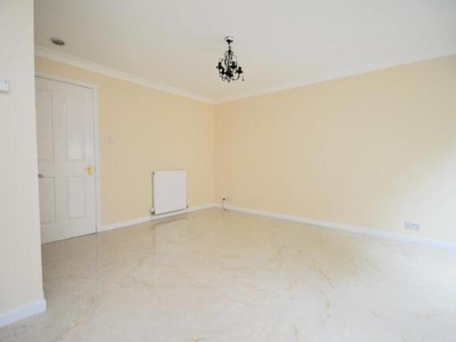 3 bedroom semi detached house for rent in Mallots View, Glasgow, G77