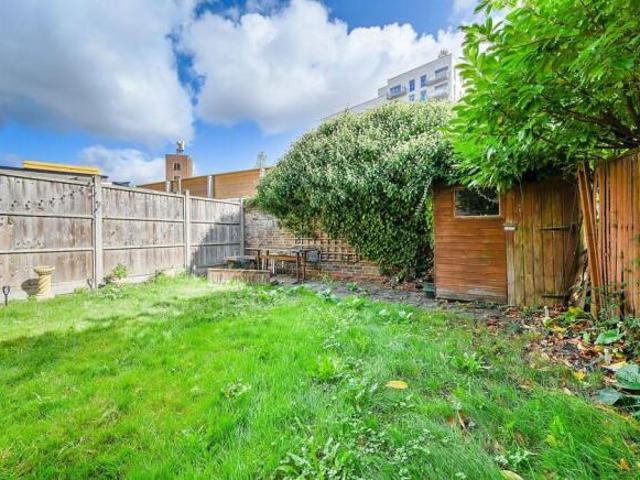 3 bedroom semi detached house for rent in Marble Close, Acton, London, W3