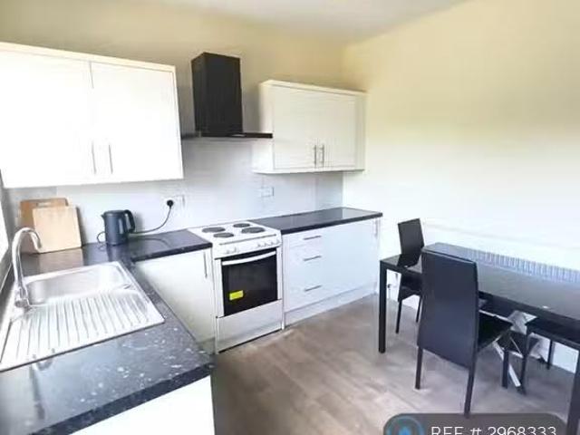 3 bedroom semi detached house for rent in Marlborough Road, De.