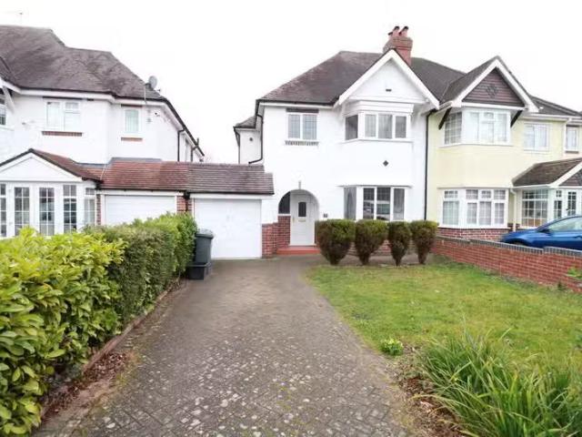 3 bedroom semi detached house for rent in Marsham Court Road.