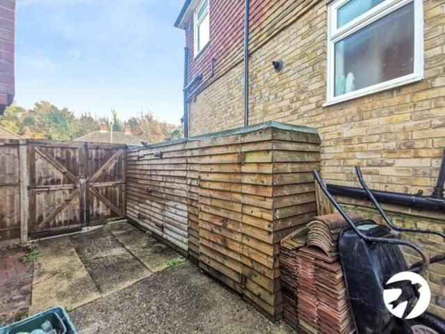 3 bedroom semi detached house for rent in Maxwell Gardens, Orpington, BR6