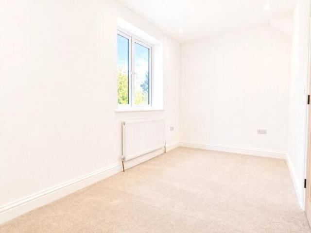 3 bedroom semi detached house for rent in Mays Lane, Barnet, EN5