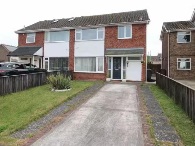 3 bedroom semi detached house for rent in Meadow Drive, Barton.