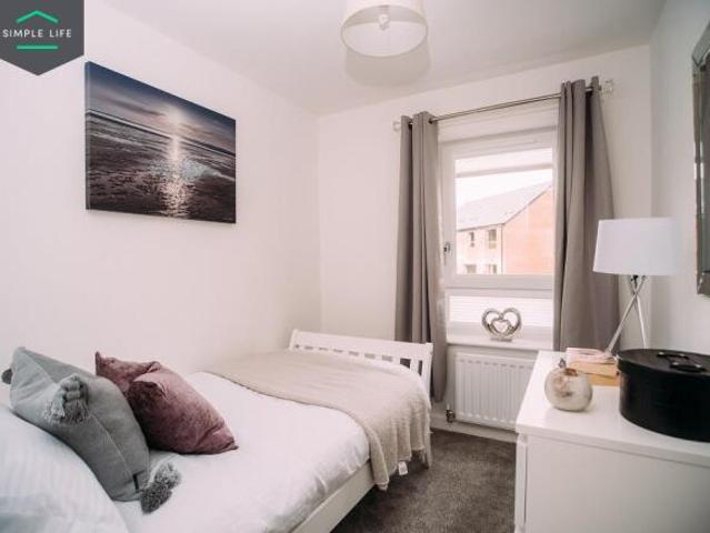 3 bedroom semi detached house for rent in Medway Close, Sheffield, S2