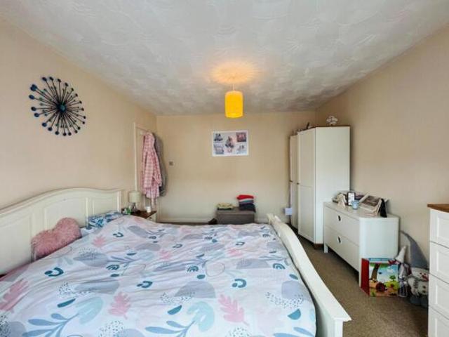 3 bedroom semi detached house for rent in Melbourne Avenue, Slough, SL1
