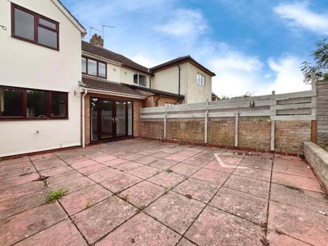 3 bedroom semi detached house for rent in Merton Avenue, Swindon, Wiltshire, SN2