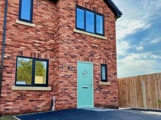 3 Bedroom Semi detached House For Rent In Mere Brow, Preston