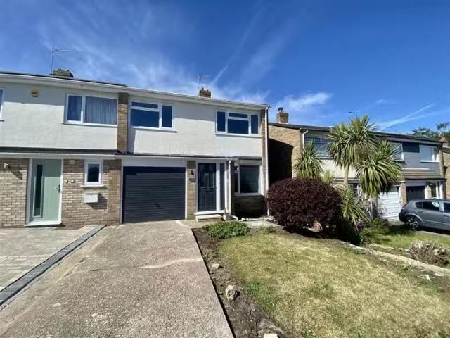 3 bedroom semi detached house for rent in Merrow Avenue, Poole.