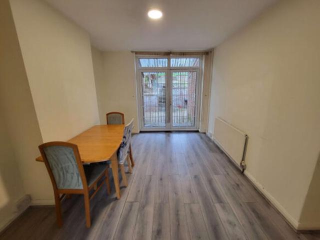 3 bedroom semi detached house for rent in Meyrick Avenue, Luton, LU1