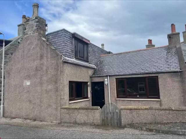 3 bedroom semi detached house for rent in Mid Street, Inverall.