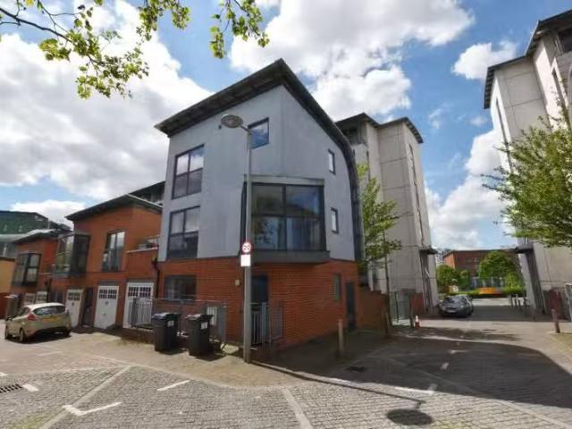 3 bedroom semi detached house for rent in Midford Grove, Birmi.