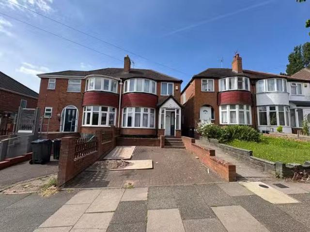 3 bedroom semi detached house for rent in Mildenhall Road, Bir.