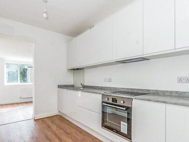 3 Bedroom Semi detached House For Rent In Mill Hill
