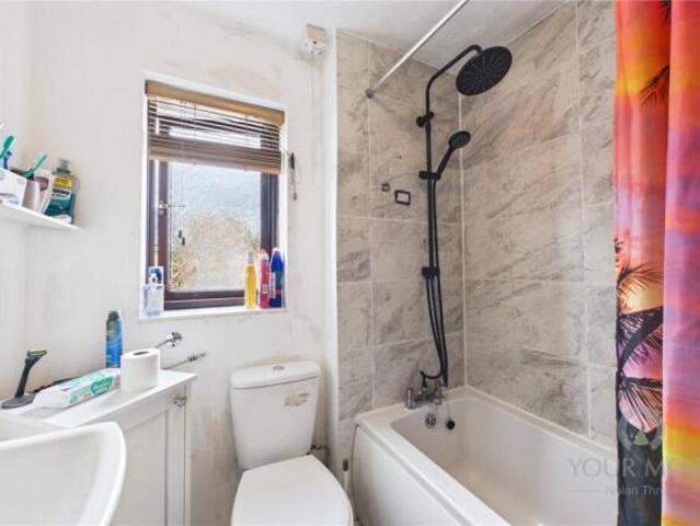 3 bedroom semi detached house for rent in Millside Close, Northampton, Northamptonshire, NN2