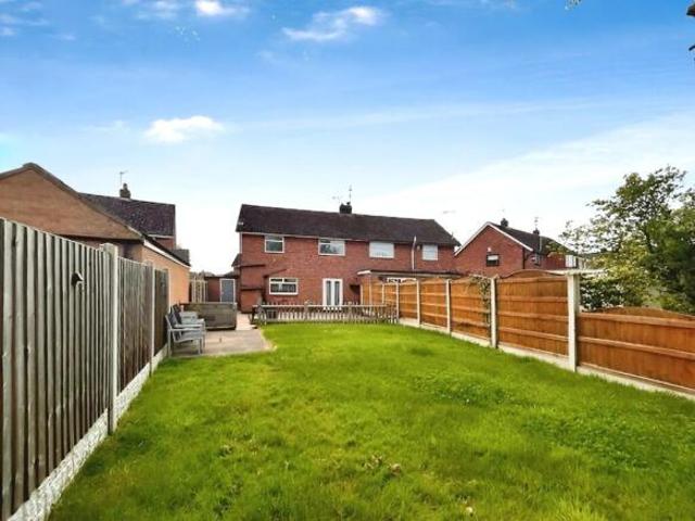 3 bedroom semi detached house for rent in Millwood Road, Doncaster, DN4