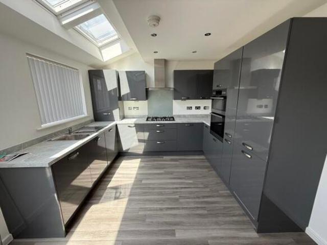 3 bedroom semi detached house for rent in Montagu Drive, Bilston, WV14