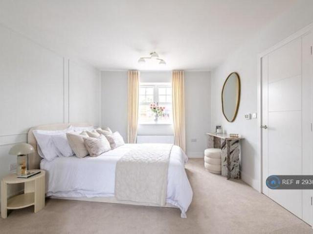 3 bedroom semi detached house for rent in Monarch Place, Newington, ME9
