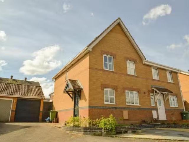 3 bedroom semi detached house for rent in Moorland Road, Stree.