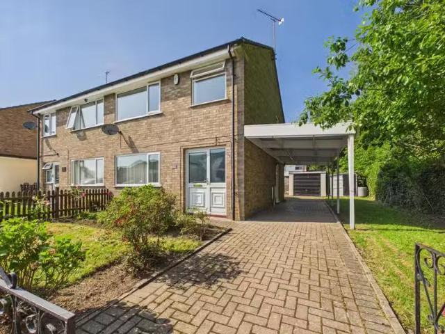 3 bedroom semi detached house for rent in Moorside Crescent, S.