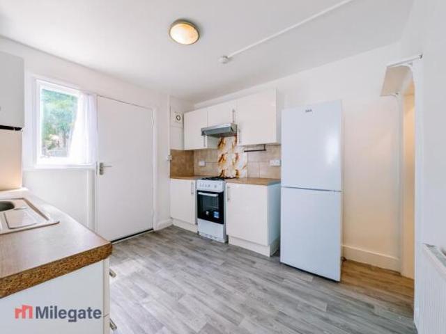 3 bedroom semi detached house for rent in Mount Culver Avenue, Sidcup, DA14