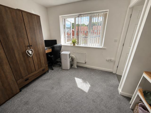 3 bedroom semi detached house for rent in Mowbray Drive, Bushby, LE7