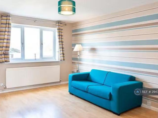 3 bedroom semi detached house for rent in Mutsilver Mews, Long.