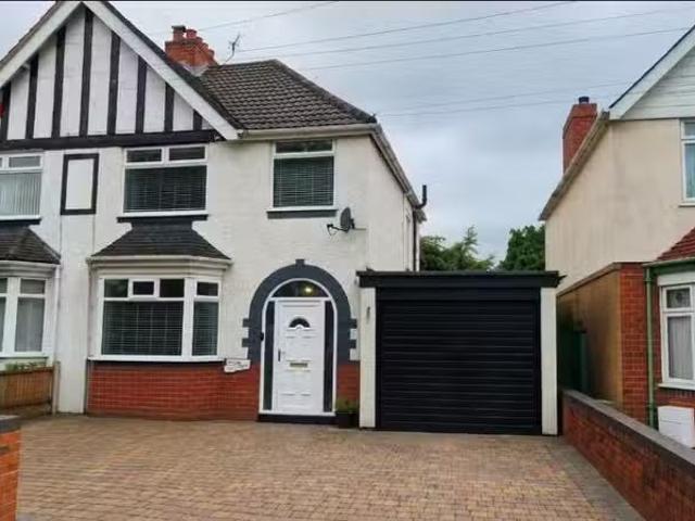 3 bedroom semi detached house for rent in Narrow Lane, Halesow.