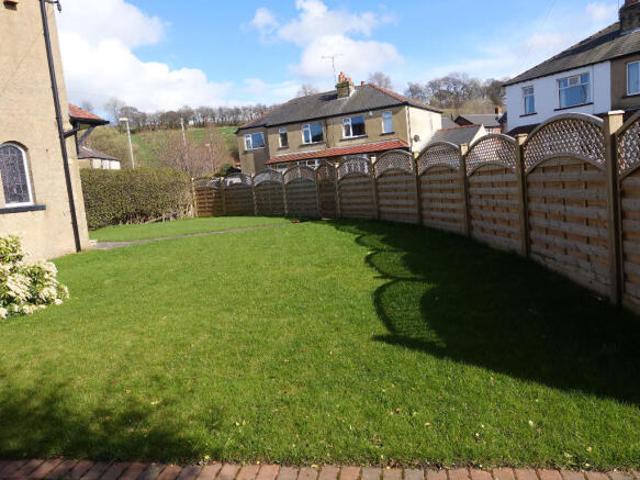 3 bedroom semi detached house for rent in Nethercliffe Road, Guiseley, LS20. Accessible location in proximity to guiseley train station. LS20