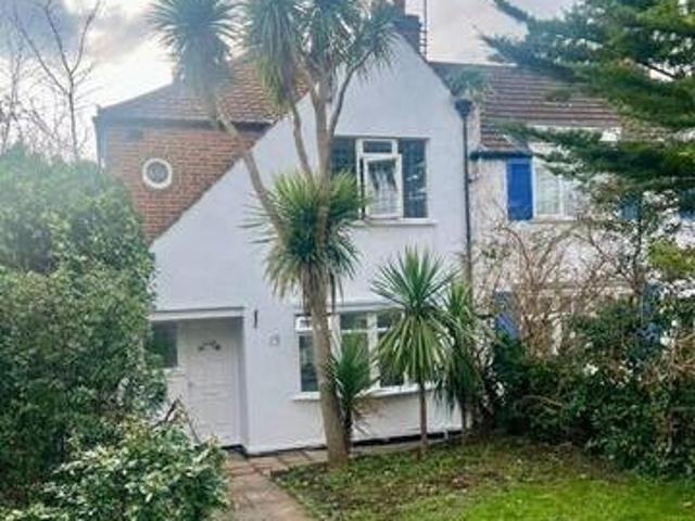 3 Bedroom Semi detached House For Rent In New Barnet, Barnet