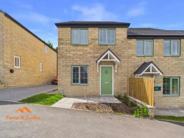 3 bedroom semi detached house for rent in New Road, Earby, BB18