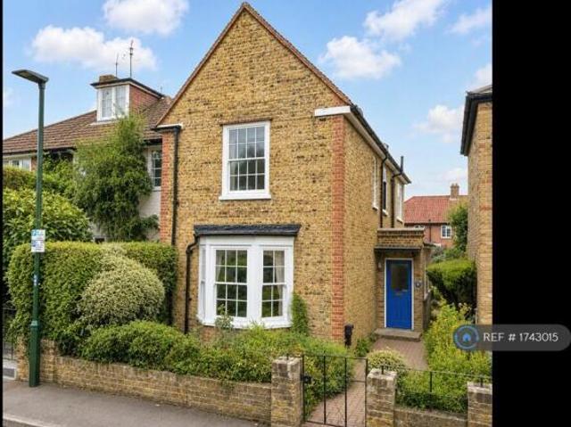3 bedroom semi detached house for rent in New Road, Richmond, TW10
