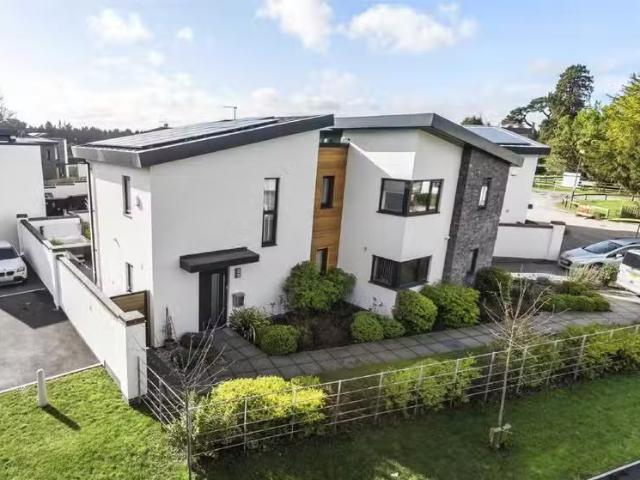 3 bedroom semi detached house for rent in Newcourt Drive, Exet.