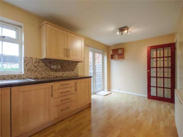 3 bedroom semi detached house for rent in Nightingale Road, Woodley, Reading, Berkshire, RG5
