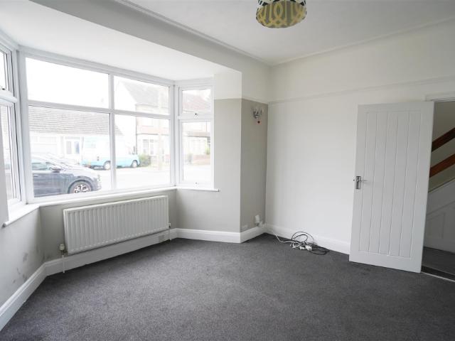 3 bedroom semi detached house for rent in North Avenue, Southend On Sea, SS2