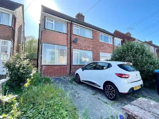 3 bedroom semi detached house for rent in Northdown Road, St P.