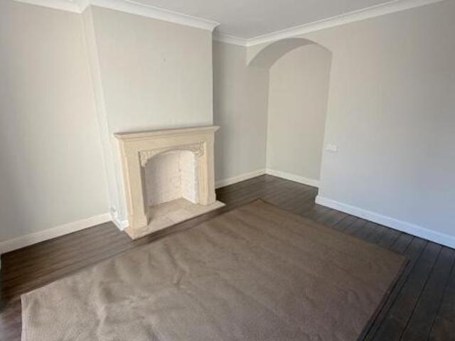 3 bedroom semi detached house for rent in Northwood Road, Carshalton Beeches, Surrey, SM5